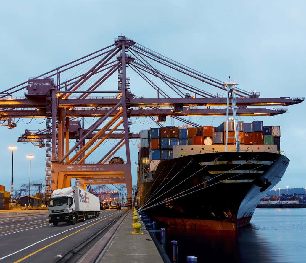 فيديكس تجمع بين شبكات المحيطات والطرق بإطلاق خدمة شحن بأقل من حمولة ...